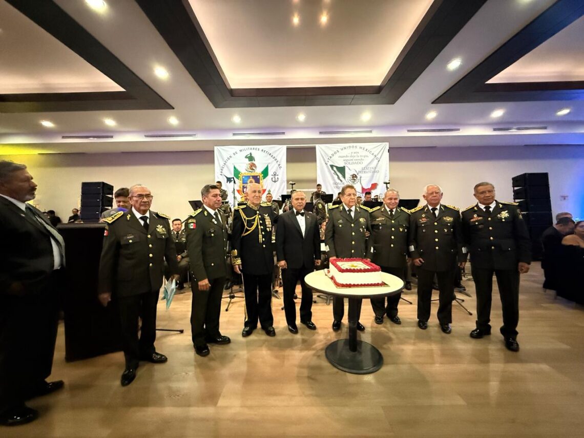 Condenan militares daño a instituciones - Plaza de Armas | Querétaro